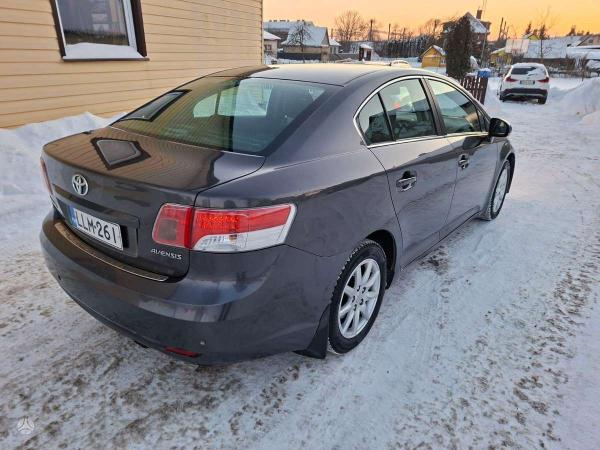 Grey Toyota Avensis 2010 in Radviliskis, with an engine capacity of 2.00 L and mileage of 264 thousand km for 3200 €, photo 4 on AUTOMOTO.COM.LV
