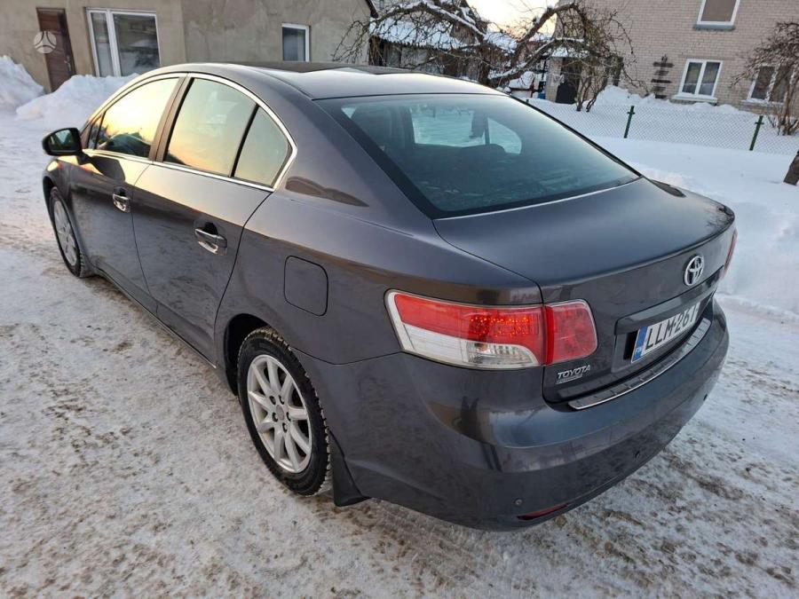 Grey Toyota Avensis 2010 in Radviliskis, with an engine capacity of 2.00 L and mileage of 264 thousand km for 3200 €, photo 5 on AUTOMOTO.COM.LV