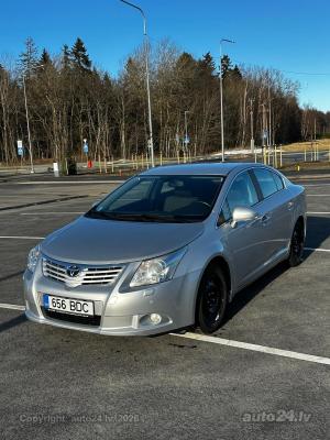 Pelēks Toyota Avensis 2010 Tallina, ar dzinēja tilpumu 2.00 L un nobraukumu 184 tūkst. km par 5990 €, foto  vietnē AUTOMOTO.COM.LV