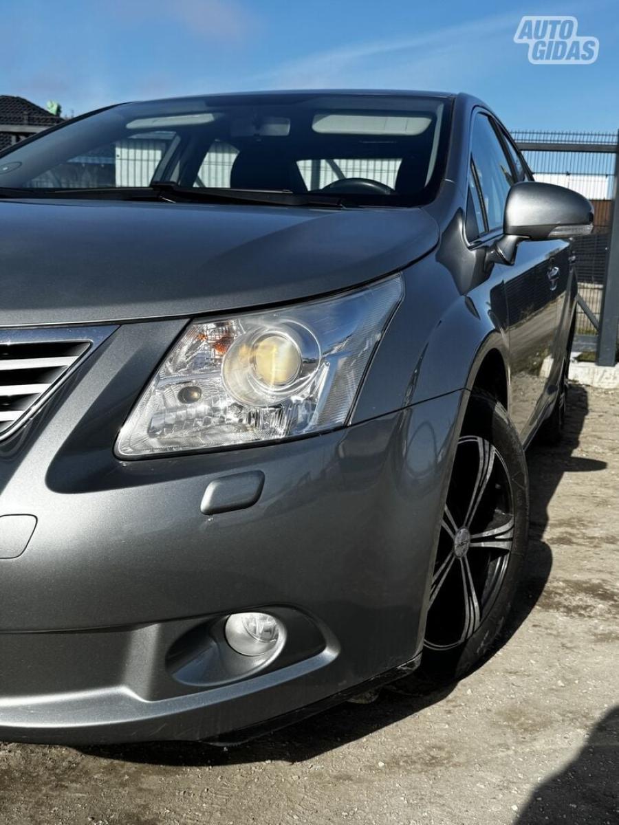 Grey Toyota Avensis 2010 in Klaipeda, with an engine capacity of 2.00 L and mileage of 282 thousand km for 3990 €, photo 2 on AUTOMOTO.COM.LV