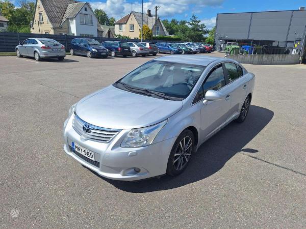 Grey Toyota Avensis 2010 in Vilkaviskis, with an engine capacity of 2.00 L and mileage of 300 thousand km for 3100 €, photo 1 on AUTOMOTO.COM.LV