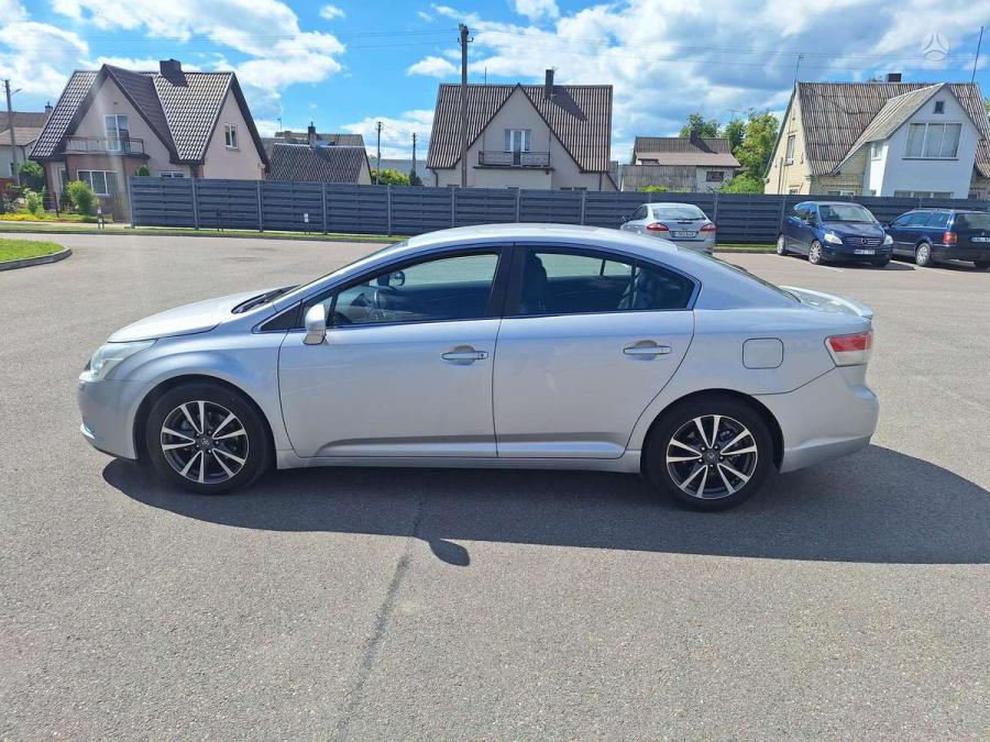 Pelēks Toyota Avensis 2010 Vilkaviškis, ar dzinēja tilpumu 2.00 L un nobraukumu 300 tūkst. km par 3100 €, foto 3 vietnē AUTOMOTO.COM.LV