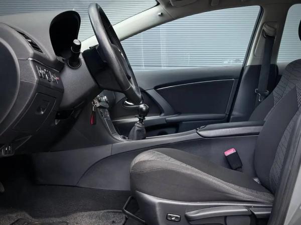 Grey Toyota Avensis 2010 in Riga, with an engine capacity of 1.80 L and mileage of 159 thousand km for 4850 €, photo 8 on AUTOMOTO.COM.LV