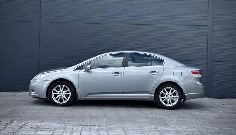 Grey Toyota Avensis 2010 in Riga, with an engine capacity of 1.80 L and mileage of 159 thousand km for 4850 €, photo 3 on AUTOMOTO.COM.LV