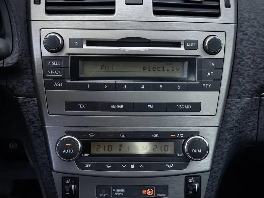 Grey Toyota Avensis 2010 in Riga, with an engine capacity of 1.80 L and mileage of 159 thousand km for 4850 €, photo 12 on AUTOMOTO.COM.LV