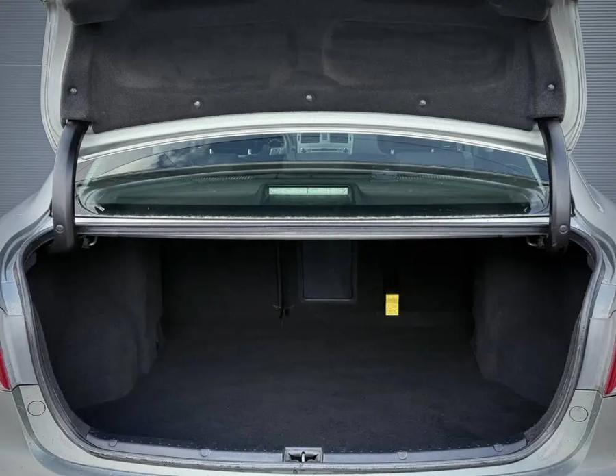 Grey Toyota Avensis 2010 in Riga, with an engine capacity of 1.80 L and mileage of 159 thousand km for 4850 €, photo 18 on AUTOMOTO.COM.LV