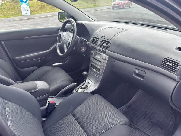 Grey Toyota Avensis 2010 in Narva, with an engine capacity of 2.00 L and mileage of 250 thousand km for 2500 €, photo 5 on AUTOMOTO.COM.LV