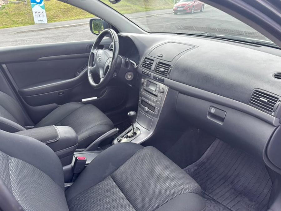 Pelēks Toyota Avensis 2010 Narva, ar dzinēja tilpumu 2.00 L un nobraukumu 250 tūkst. km par 2500 €, foto 6 vietnē AUTOMOTO.COM.LV