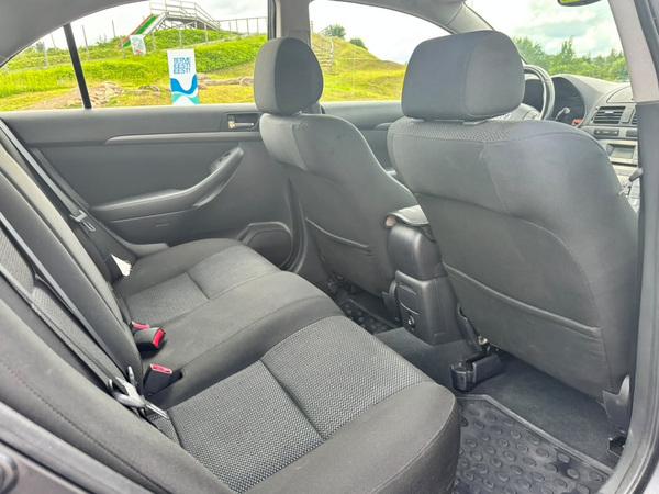 Grey Toyota Avensis 2010 in Narva, with an engine capacity of 2.00 L and mileage of 250 thousand km for 2500 €, photo 6 on AUTOMOTO.COM.LV