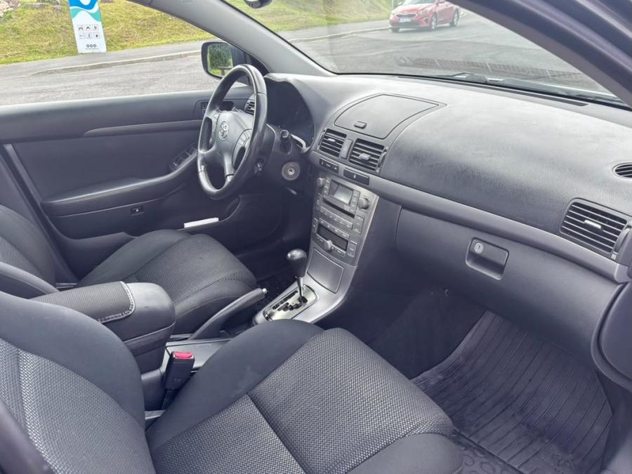 Pelēks Toyota Avensis 2010 Narva, ar dzinēja tilpumu 2.00 L un nobraukumu 250 tūkst. km par 2500 €, foto 12 vietnē AUTOMOTO.COM.LV