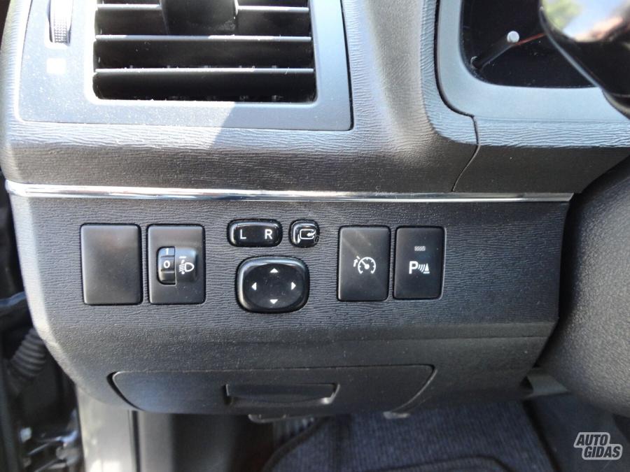 Grey Toyota Avensis 2010 in Klaipeda, with an engine capacity of 2.00 L and mileage of 207 thousand km for 3750 €, photo 18 on AUTOMOTO.COM.LV