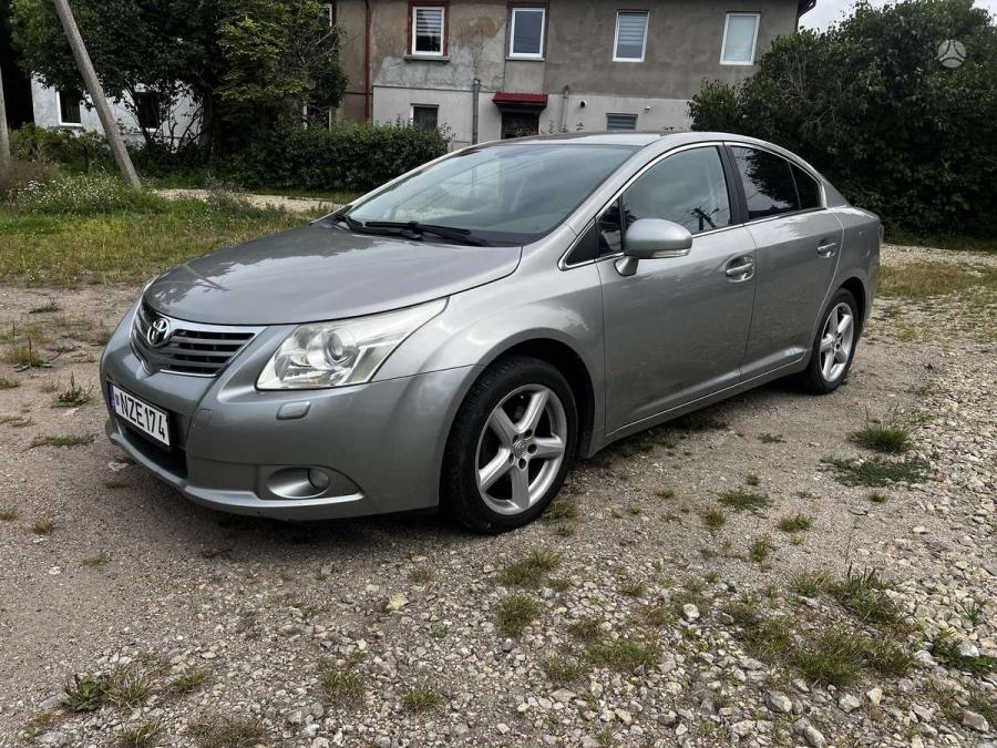 Серый Тойота Авенсис 2010 в Клайпеда, объемом двигателя 2.00 л и пробегом 258 тыс. км за 4000 €, фото 1 на AUTOMOTO.COM.LV
