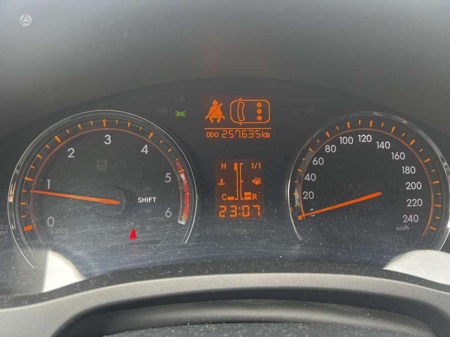 Серый Тойота Авенсис 2010 в Клайпеда, объемом двигателя 2.00 л и пробегом 258 тыс. км за 4000 €, фото 10 на AUTOMOTO.COM.LV