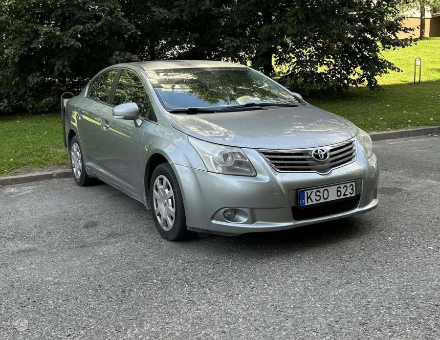 Pelēks Toyota Avensis 2010 Viļņa, ar dzinēja tilpumu 2.00 L un nobraukumu 302 tūkst. km par 2100 €, foto 4 vietnē AUTOMOTO.COM.LV