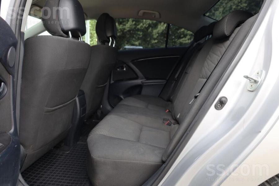Pelēks Toyota Avensis 2010 Rīga, ar dzinēja tilpumu 2.00 L un nobraukumu 287 tūkst. km par 2495 €, foto 12 vietnē AUTOMOTO.COM.LV