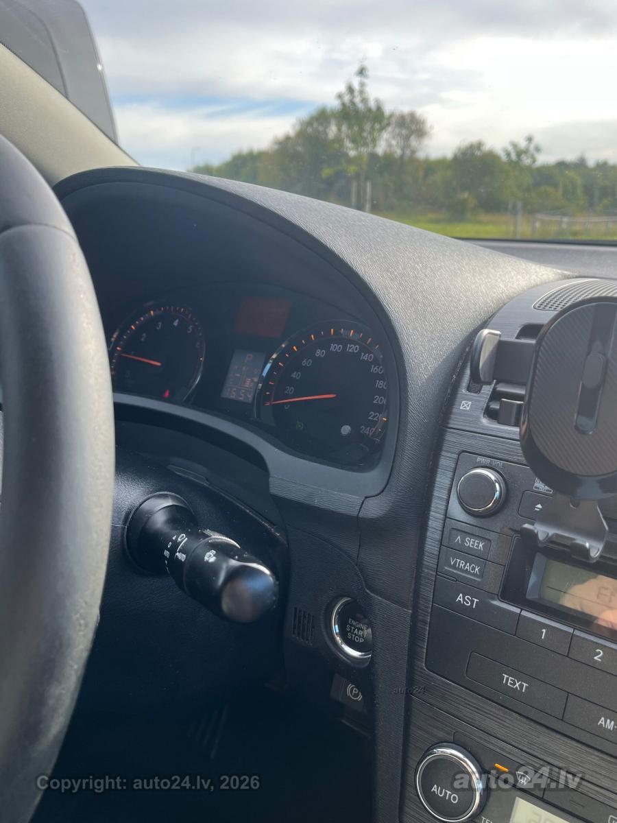 Pelēks Toyota Avensis 2010 Tallina, ar dzinēja tilpumu 2.00 L un nobraukumu 343 tūkst. km par 4299 €, foto 9 vietnē AUTOMOTO.COM.LV