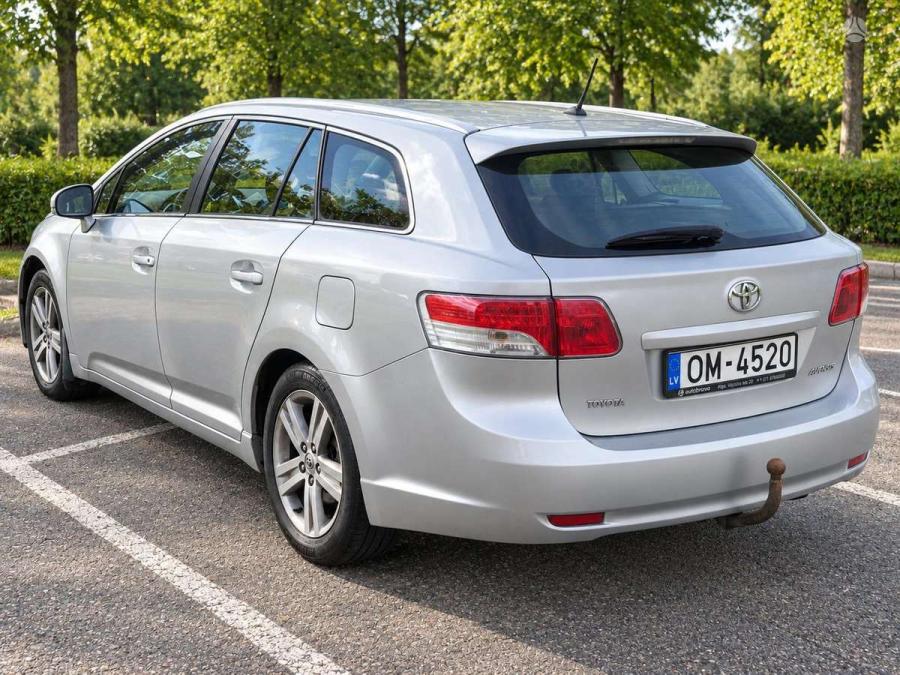 Grey Toyota Avensis 2010 in Daugavpils, with an engine capacity of 0.00 L and mileage of 450 thousand km for 1900 €, photo 3 on AUTOMOTO.COM.LV