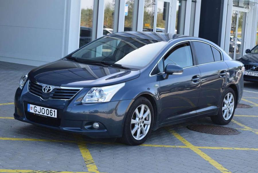 Grey Toyota Avensis 2010 in Vilnius, with an engine capacity of 2.23 L and mileage of 210 thousand km for 4450 €, photo 1 on AUTOMOTO.COM.LV