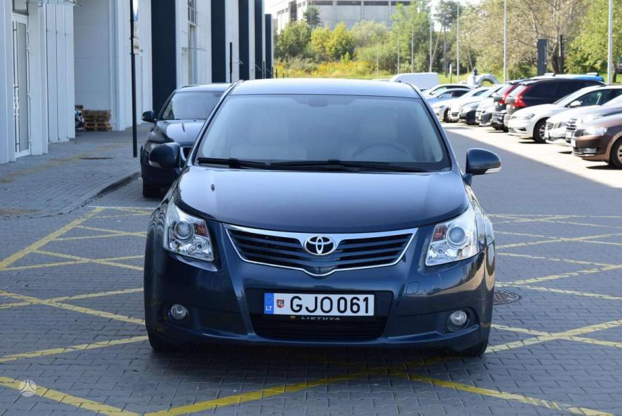 Grey Toyota Avensis 2010 in Vilnius, with an engine capacity of 2.23 L and mileage of 210 thousand km for 4450 €, photo 3 on AUTOMOTO.COM.LV