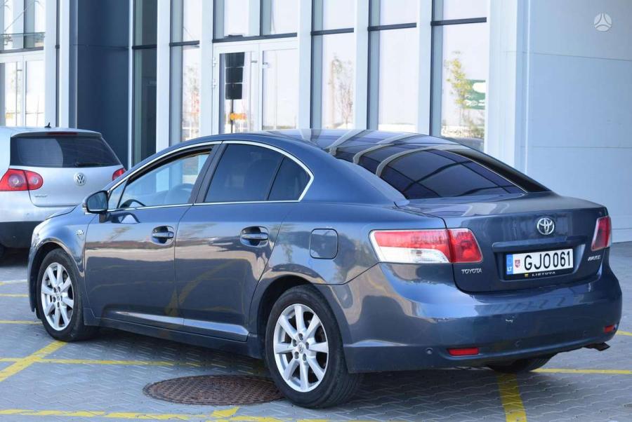 Grey Toyota Avensis 2010 in Vilnius, with an engine capacity of 2.23 L and mileage of 210 thousand km for 4450 €, photo 7 on AUTOMOTO.COM.LV