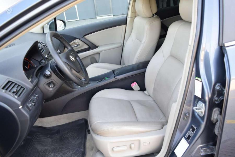 Grey Toyota Avensis 2010 in Vilnius, with an engine capacity of 2.23 L and mileage of 210 thousand km for 4450 €, photo 9 on AUTOMOTO.COM.LV