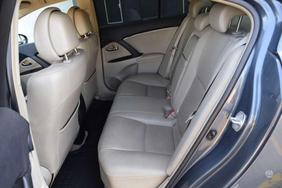 Grey Toyota Avensis 2010 in Vilnius, with an engine capacity of 2.23 L and mileage of 210 thousand km for 4450 €, photo 10 on AUTOMOTO.COM.LV