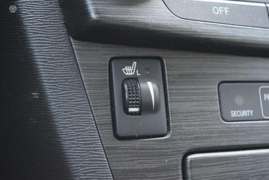 Grey Toyota Avensis 2010 in Vilnius, with an engine capacity of 2.23 L and mileage of 210 thousand km for 4450 €, photo 13 on AUTOMOTO.COM.LV