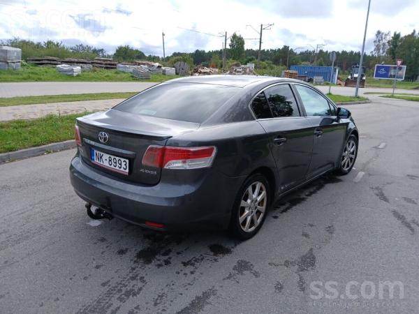 Pelēks Toyota Avensis 2010 Rīga, ar dzinēja tilpumu 2.00 L un nobraukumu 340 tūkst. km par 2200 €, foto 7 vietnē AUTOMOTO.COM.LV