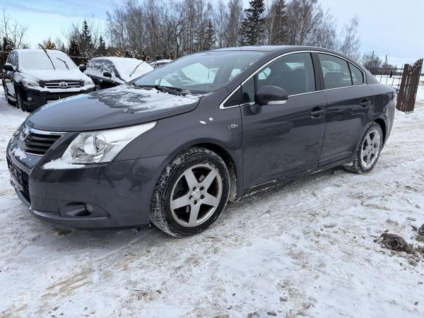 Pelēks Toyota Avensis 2011 Jurbarkas, ar dzinēja tilpumu 2.23 L un nobraukumu 134 tūkst. km par 5500 €, foto 2 vietnē AUTOMOTO.COM.LV