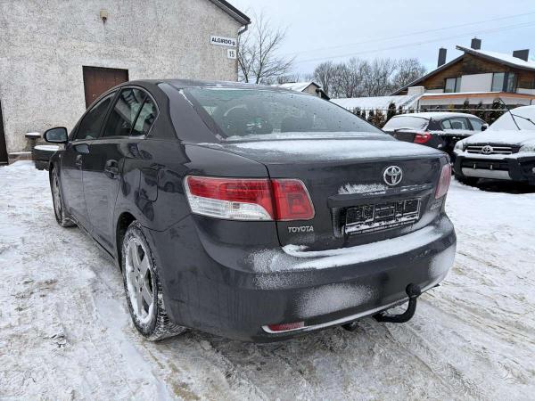 Pelēks Toyota Avensis 2011 Jurbarkas, ar dzinēja tilpumu 2.23 L un nobraukumu 134 tūkst. km par 5500 €, foto 3 vietnē AUTOMOTO.COM.LV