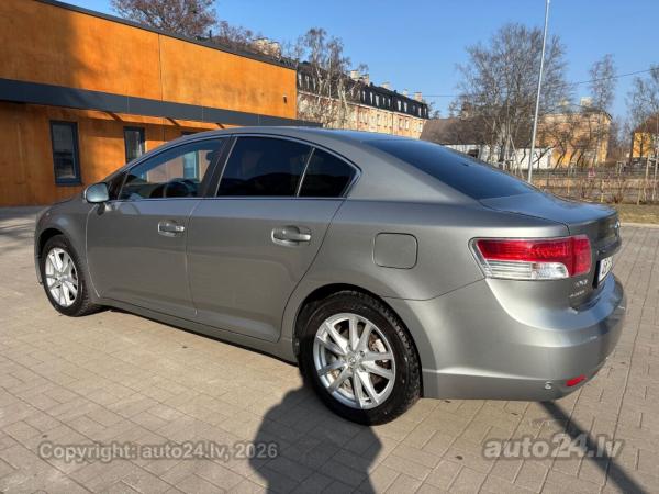 Pelēks Toyota Avensis 2011 Tallina, ar dzinēja tilpumu 1.80 L un nobraukumu 218 tūkst. km par 5490 €, foto 4 vietnē AUTOMOTO.COM.LV