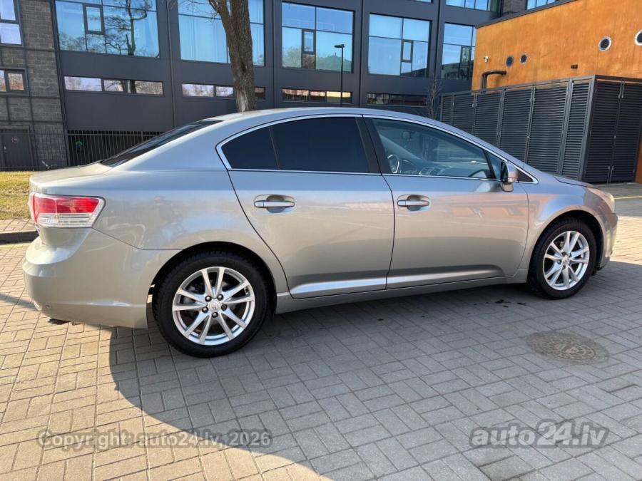 Grey Toyota Avensis 2011 in Tallinn, with an engine capacity of 1.80 L and mileage of 218 thousand km for 5490 €, photo 7 on AUTOMOTO.COM.LV