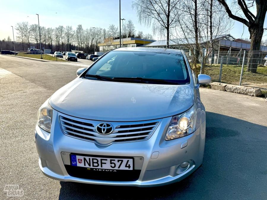 Grey Toyota Avensis 2011 in Vilnius, with an engine capacity of 1.80 L and mileage of 353 thousand km for 2800 €, photo 1 on AUTOMOTO.COM.LV