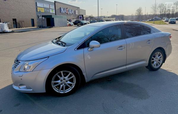 Pelēks Toyota Avensis 2011 Viļņa, ar dzinēja tilpumu 1.80 L un nobraukumu 353 tūkst. km par 2800 €, foto 2 vietnē AUTOMOTO.COM.LV