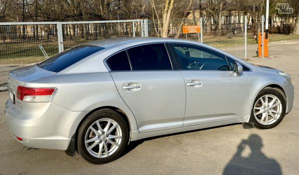 Pelēks Toyota Avensis 2011 Viļņa, ar dzinēja tilpumu 1.80 L un nobraukumu 353 tūkst. km par 2800 €, foto 5 vietnē AUTOMOTO.COM.LV
