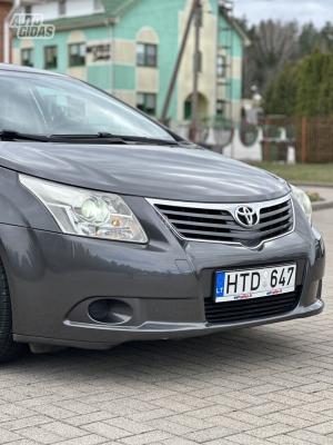 Pelēks Toyota Avensis 2011 Viļņa, ar dzinēja tilpumu 2.00 L un nobraukumu 361 tūkst. km par 3800 €, foto 4 vietnē AUTOMOTO.COM.LV