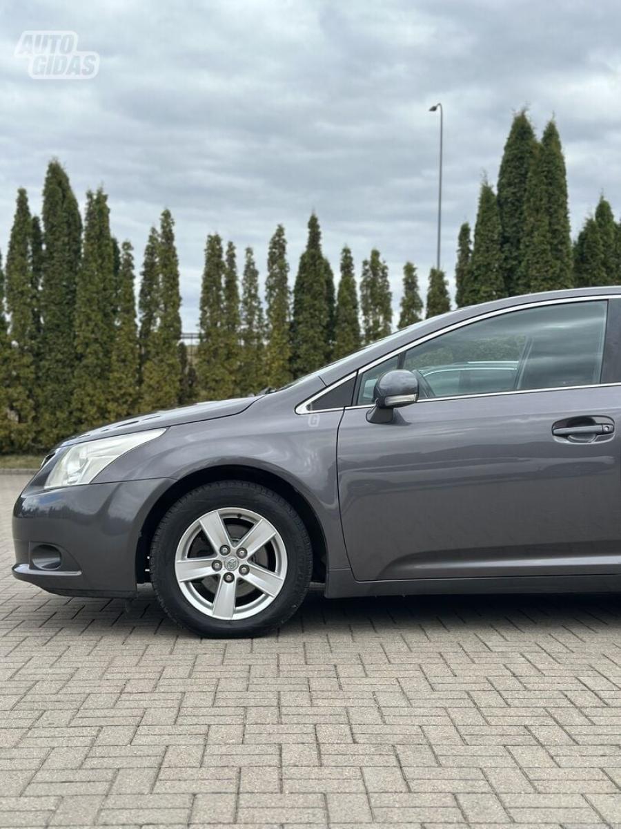 Pelēks Toyota Avensis 2011 Viļņa, ar dzinēja tilpumu 2.00 L un nobraukumu 361 tūkst. km par 3800 €, foto 10 vietnē AUTOMOTO.COM.LV