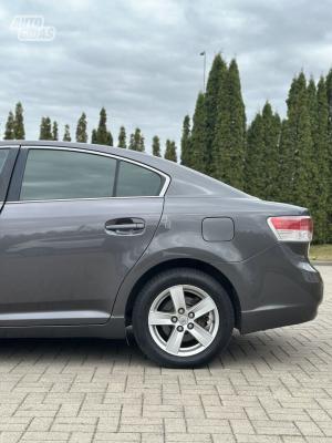 Pelēks Toyota Avensis 2011 Viļņa, ar dzinēja tilpumu 2.00 L un nobraukumu 361 tūkst. km par 3800 €, foto 11 vietnē AUTOMOTO.COM.LV