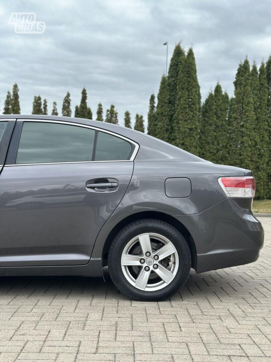 Pelēks Toyota Avensis 2011 Viļņa, ar dzinēja tilpumu 2.00 L un nobraukumu 361 tūkst. km par 3800 €, foto 11 vietnē AUTOMOTO.COM.LV
