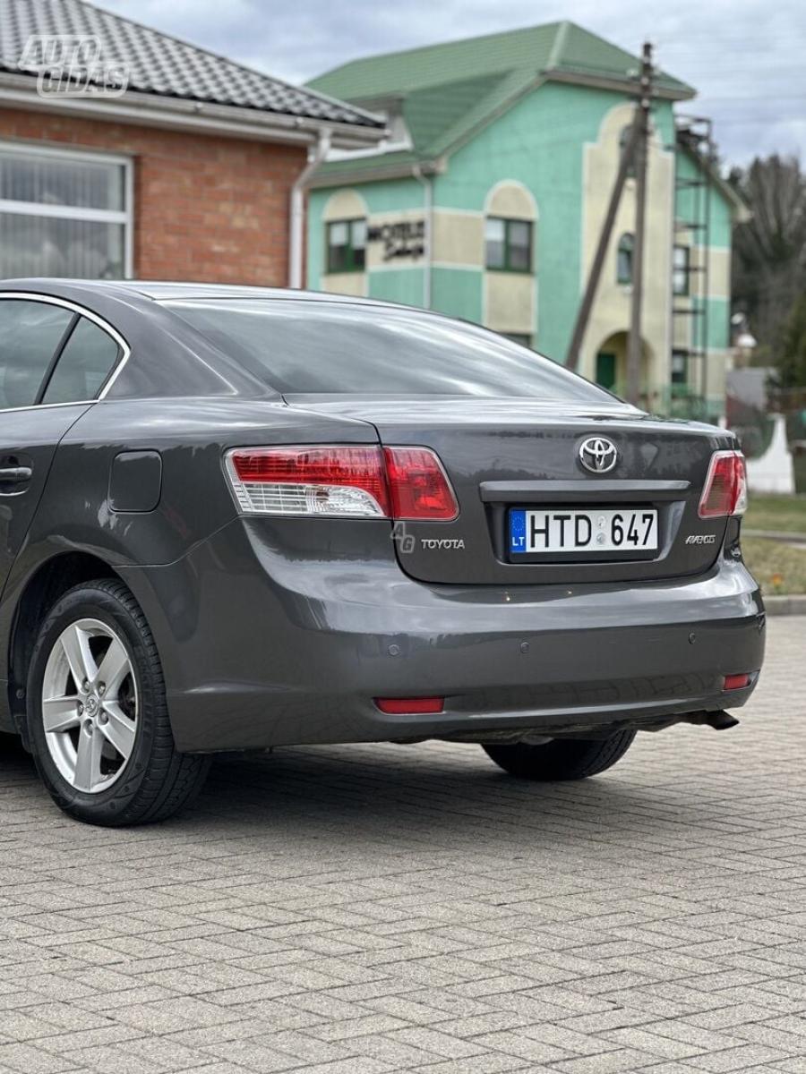 Pelēks Toyota Avensis 2011 Viļņa, ar dzinēja tilpumu 2.00 L un nobraukumu 361 tūkst. km par 3800 €, foto 13 vietnē AUTOMOTO.COM.LV