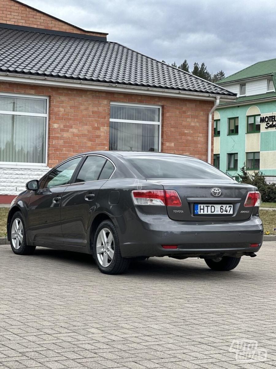 Pelēks Toyota Avensis 2011 Viļņa, ar dzinēja tilpumu 2.00 L un nobraukumu 361 tūkst. km par 3800 €, foto 14 vietnē AUTOMOTO.COM.LV