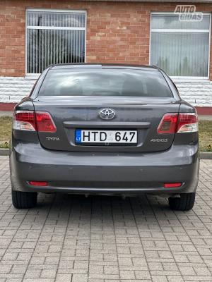 Pelēks Toyota Avensis 2011 Viļņa, ar dzinēja tilpumu 2.00 L un nobraukumu 361 tūkst. km par 3800 €, foto 15 vietnē AUTOMOTO.COM.LV