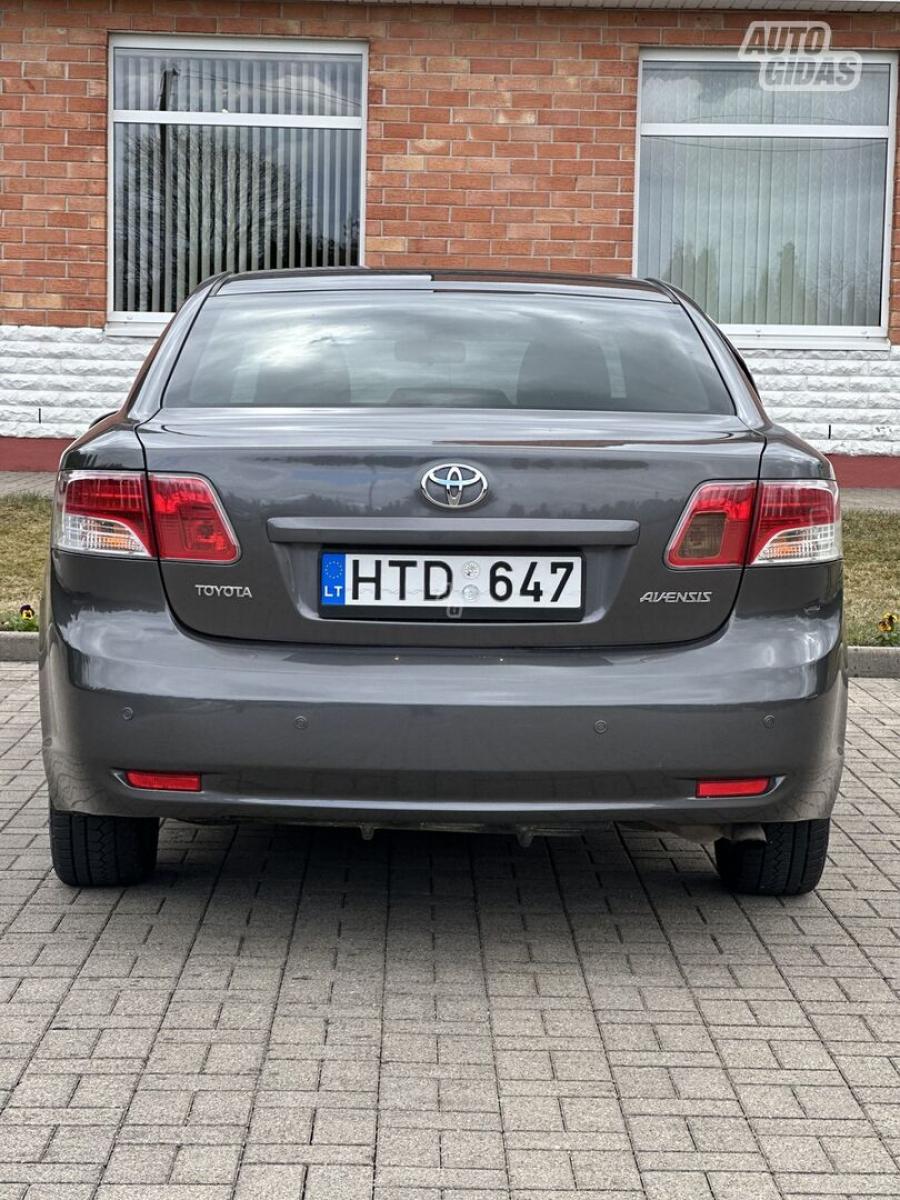 Pelēks Toyota Avensis 2011 Viļņa, ar dzinēja tilpumu 2.00 L un nobraukumu 361 tūkst. km par 3800 €, foto 15 vietnē AUTOMOTO.COM.LV