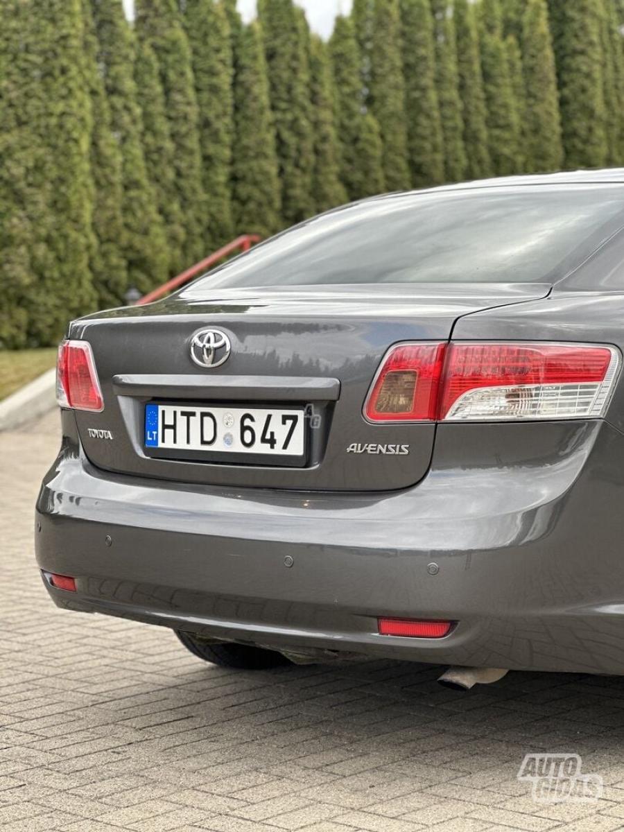 Pelēks Toyota Avensis 2011 Viļņa, ar dzinēja tilpumu 2.00 L un nobraukumu 361 tūkst. km par 3800 €, foto 17 vietnē AUTOMOTO.COM.LV