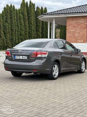 Pelēks Toyota Avensis 2011 Viļņa, ar dzinēja tilpumu 2.00 L un nobraukumu 361 tūkst. km par 3800 €, foto 19 vietnē AUTOMOTO.COM.LV