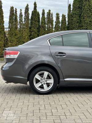 Pelēks Toyota Avensis 2011 Viļņa, ar dzinēja tilpumu 2.00 L un nobraukumu 361 tūkst. km par 3800 €, foto 21 vietnē AUTOMOTO.COM.LV