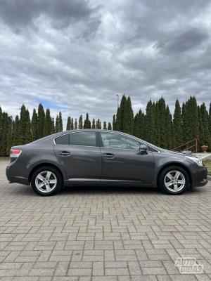 Pelēks Toyota Avensis 2011 Viļņa, ar dzinēja tilpumu 2.00 L un nobraukumu 361 tūkst. km par 3800 €, foto 25 vietnē AUTOMOTO.COM.LV