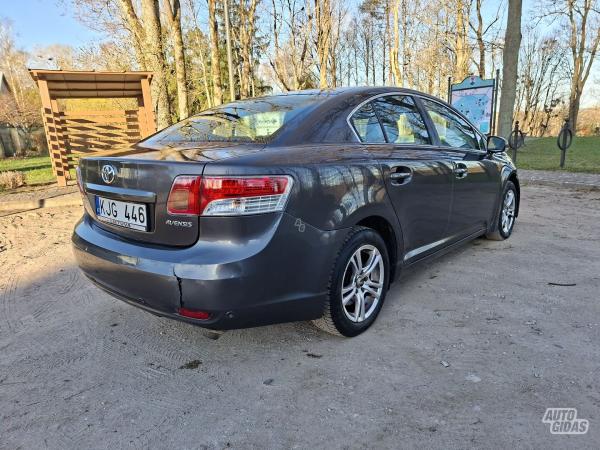 Grey Toyota Avensis 2011 in Kretinga, with an engine capacity of 2.00 L and mileage of 613 thousand km for 2150 €, photo 4 on AUTOMOTO.COM.LV