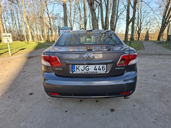 Grey Toyota Avensis 2011 in Kretinga, with an engine capacity of 2.00 L and mileage of 613 thousand km for 2150 €, photo 5 on AUTOMOTO.COM.LV