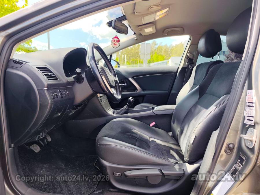 Grey Toyota Avensis 2011 in Jelgava, with an engine capacity of 2.00 L and mileage of 243 thousand km for 4300 €, photo 9 on AUTOMOTO.COM.LV